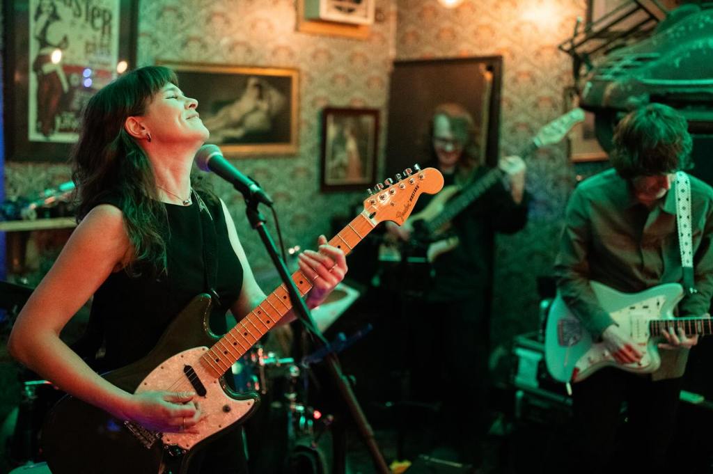 Elly Hopkins – Cecile