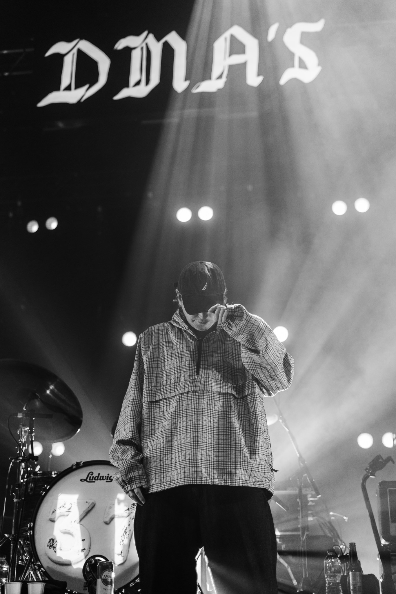 Live: DMA’S prove agelessness, celebrate 10 years of ‘Hill’s End’